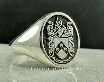 Green family crest ring store