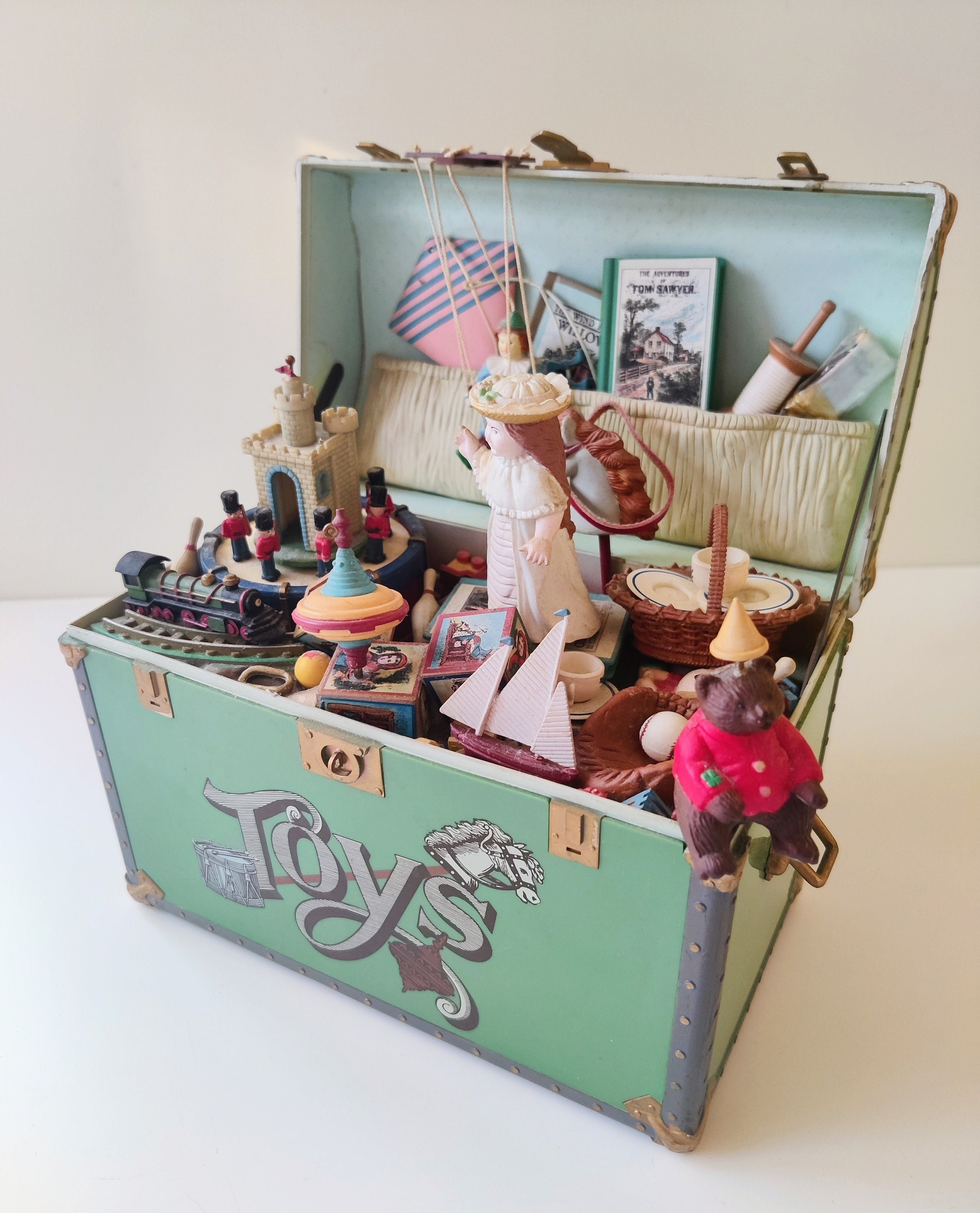 Enesco Vintage Music Box Toy Chest Toy Symphony Musical Wind up Small ...