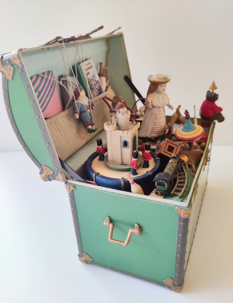 Enesco Vintage Music Box Toy Chest Toy Symphony Musical Wind up Small ...