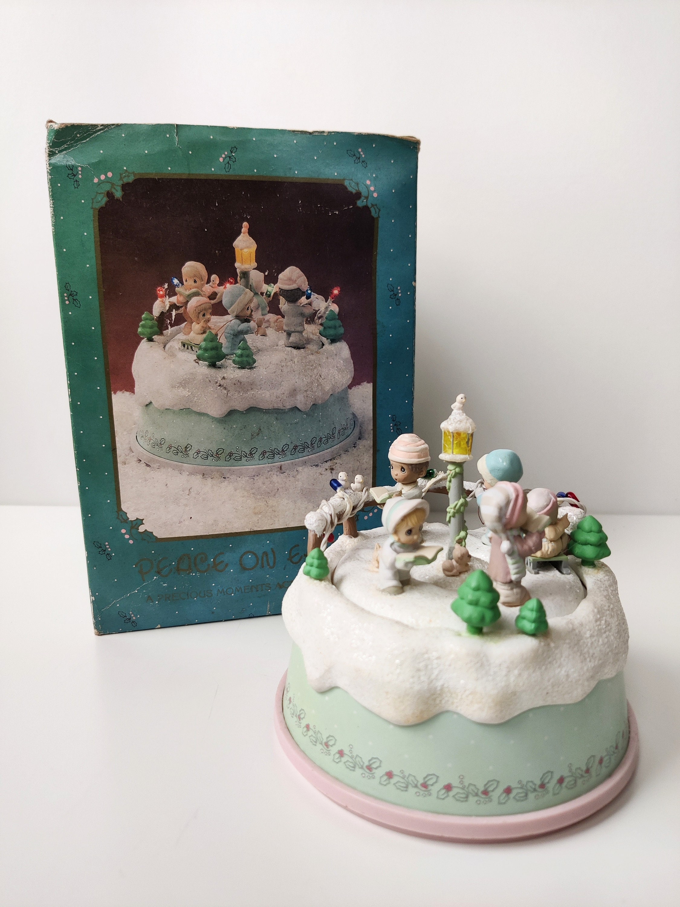 Enesco Vintage Music Box Christmas Precious Moments Peace on Earth Hark ...