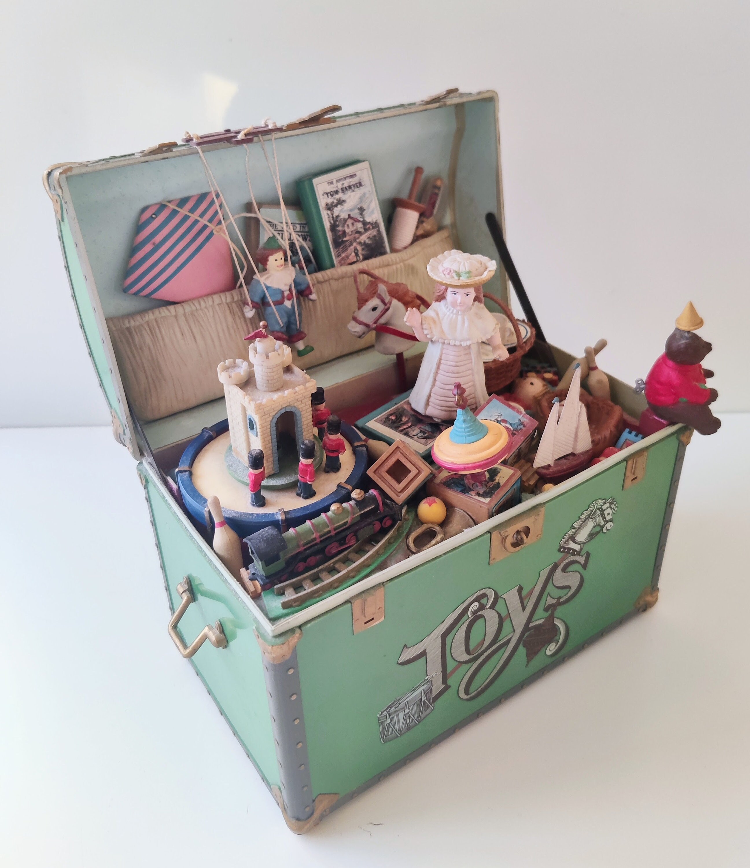 Enesco Vintage Music Box Toy Chest Toy Symphony Musical Wind up Small ...