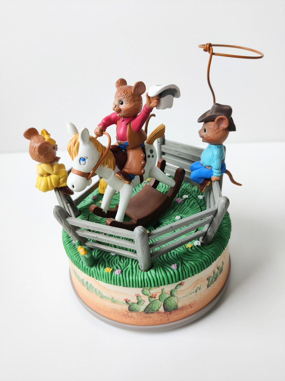 Enesco Mice Vintage Music Box- Wind up Musicbox - Rock-a-bye Rodeo ...