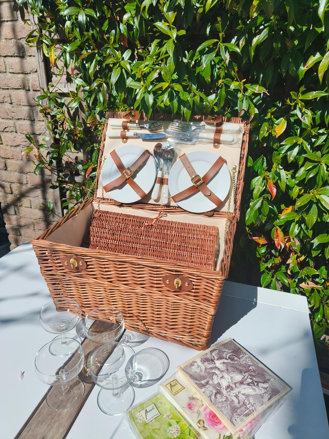 Vintage Wicker Picnic Basket Set for 4 – Plates, Glasses, Cutlery, Mugs ...