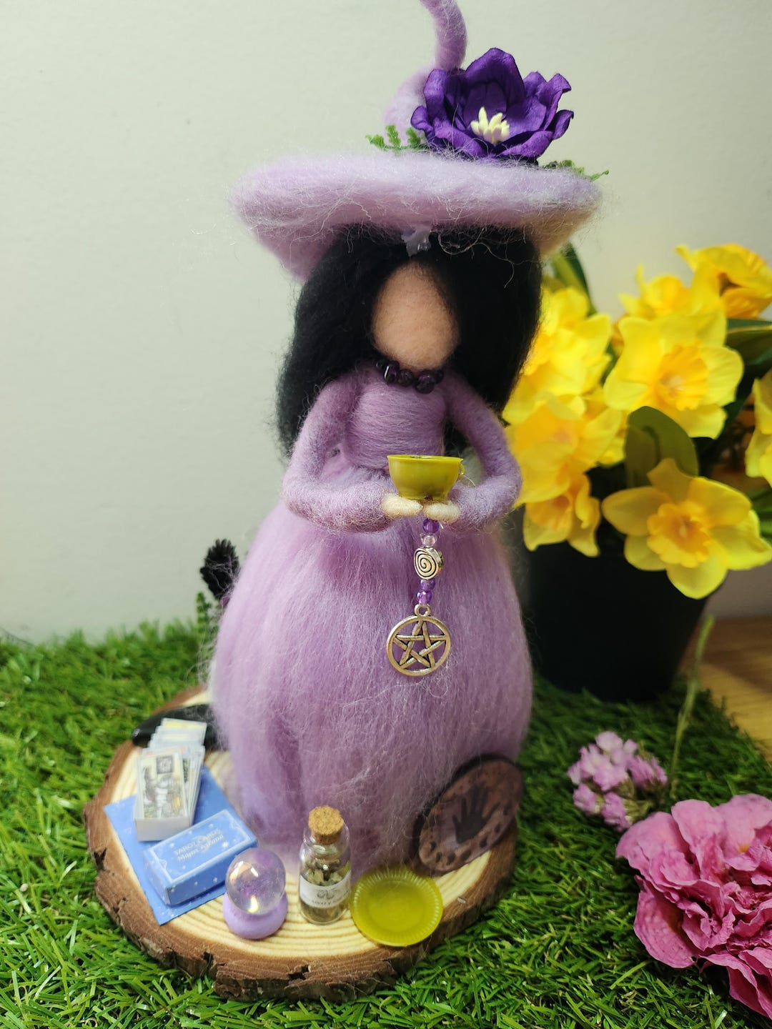 Divination Witch Priestess and Goddess. Tarot. Crystal Ball. Palmistry ...