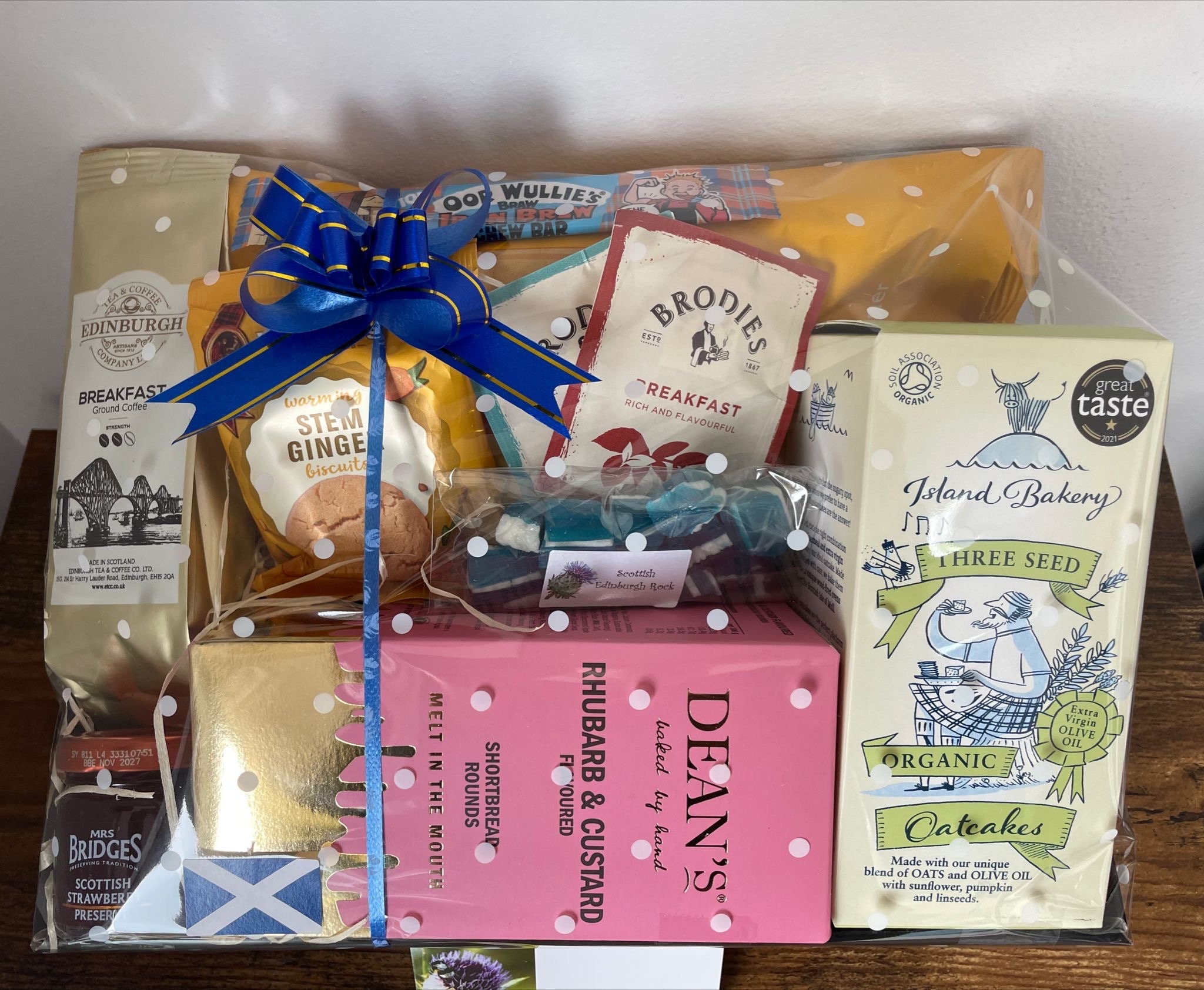 A Taste of Scotland Scottish Luxury Food Hamper. Traditional Snacks and ...