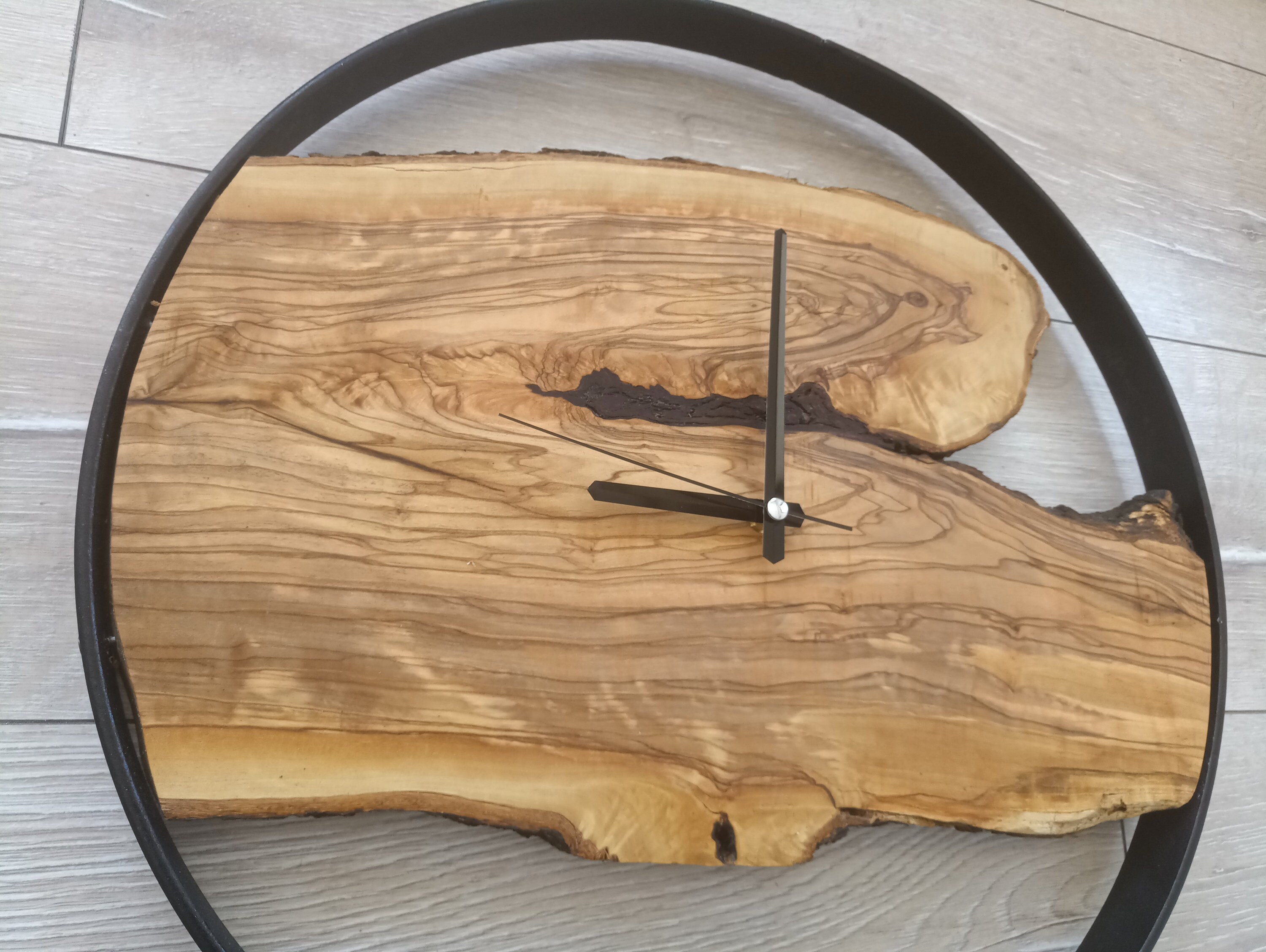 Aesthetic Live Edge Clock, Rustic Wood Clock,İron Frame Large Wood ...