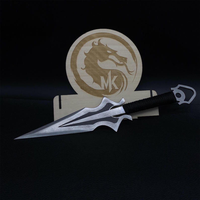 Nueva réplica mejorada del kunai Scorpion de Mortal Kombat, forjada a ...