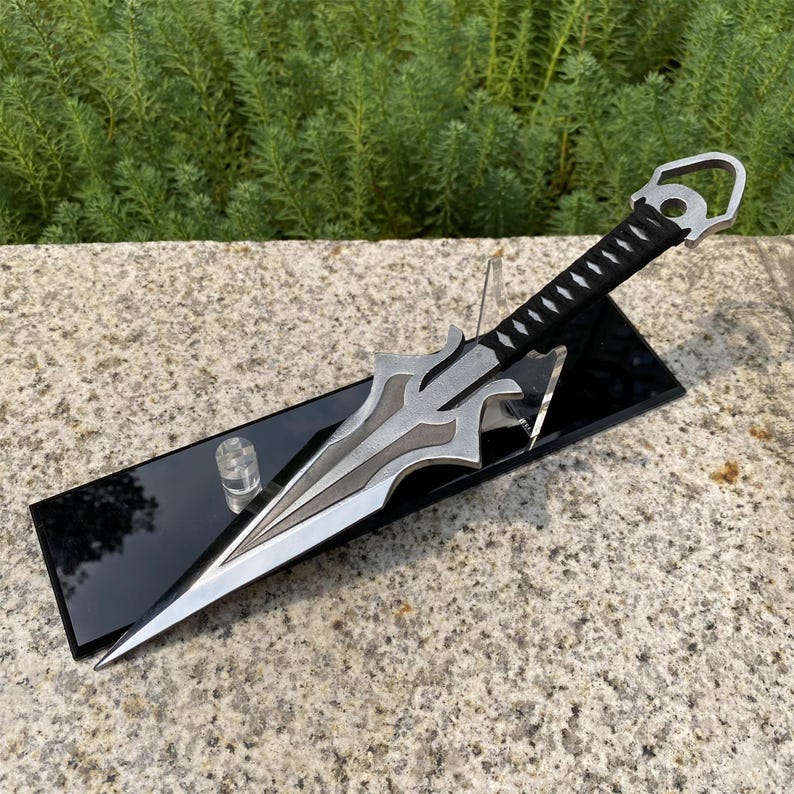 Nueva réplica mejorada del kunai Scorpion de Mortal Kombat, forjada a ...