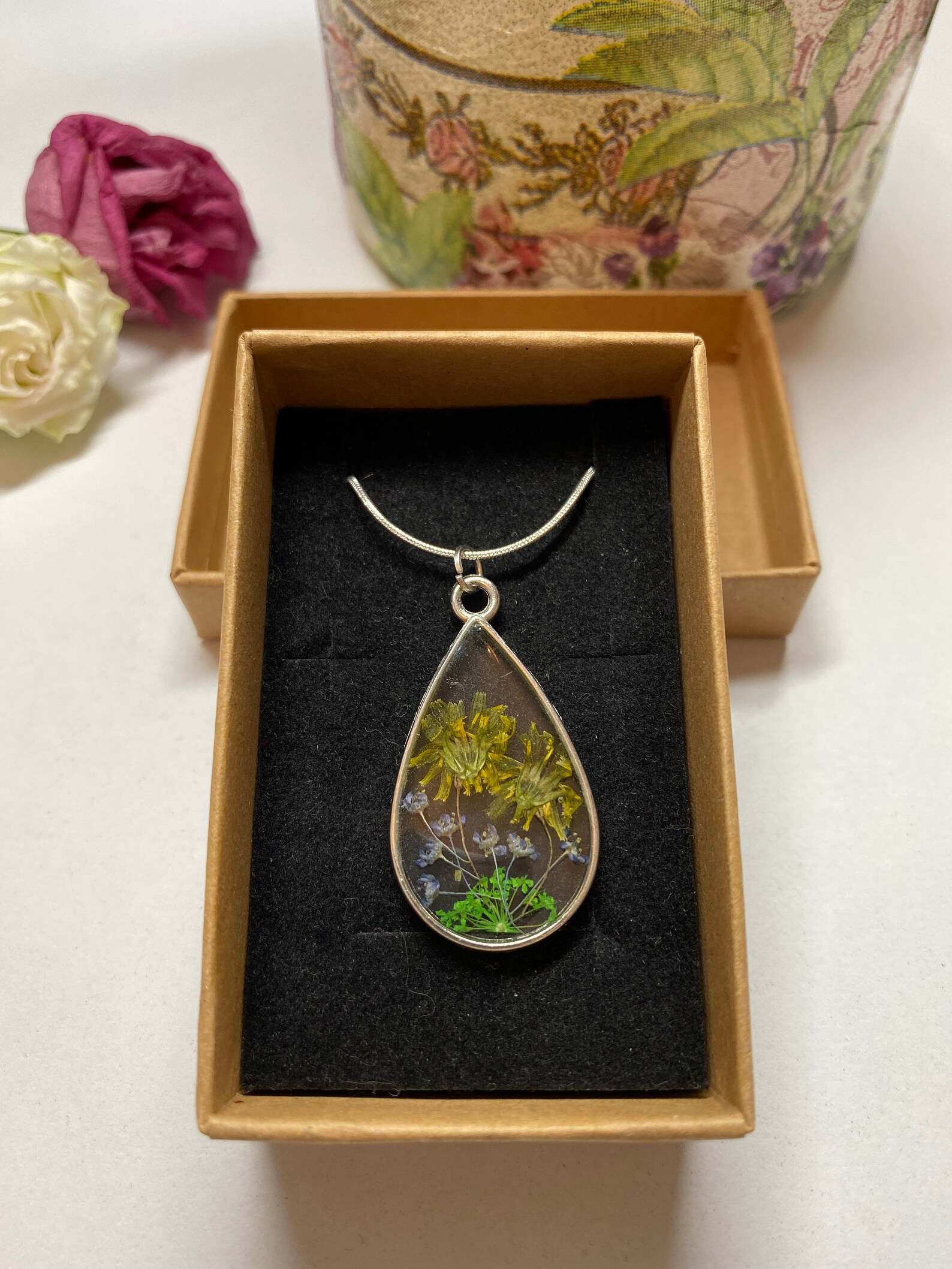 Hawkweed and Queen Anne's Lace Epoxy Resin Necklace With - Etsy