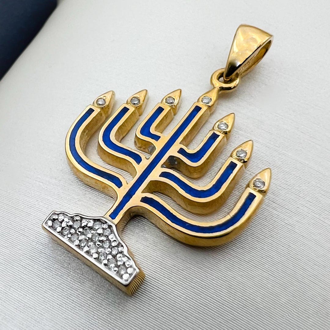 Eternal Radiance: 14k Menorah Pendant Adorned With 22 Diamonds (0.15ct ...