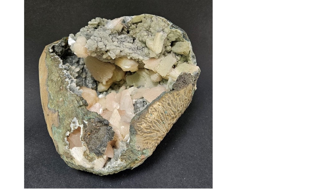 Beautifull Huge Zeolite Geode With Stibnite - Etsy