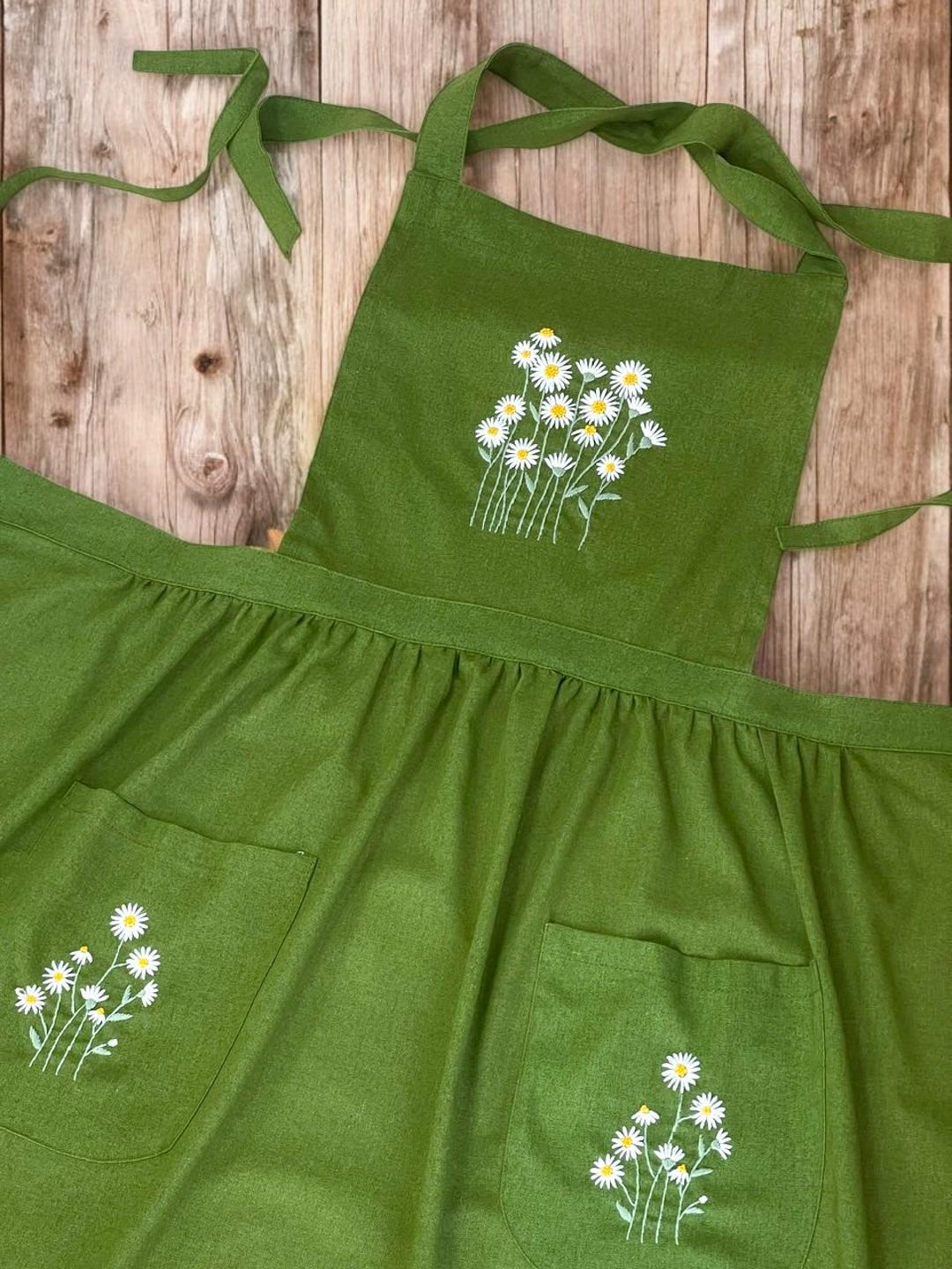 Personalized Daisy Flower Garden Embroidered Apron, Hand Embroidered Apron, Kitchen/cooking ...