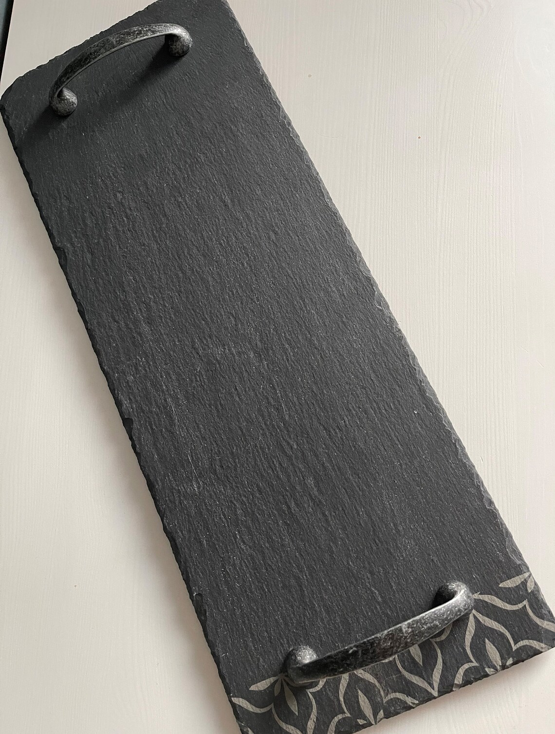 Planche de charcuterie en ardoise coupée à la main | Etsy