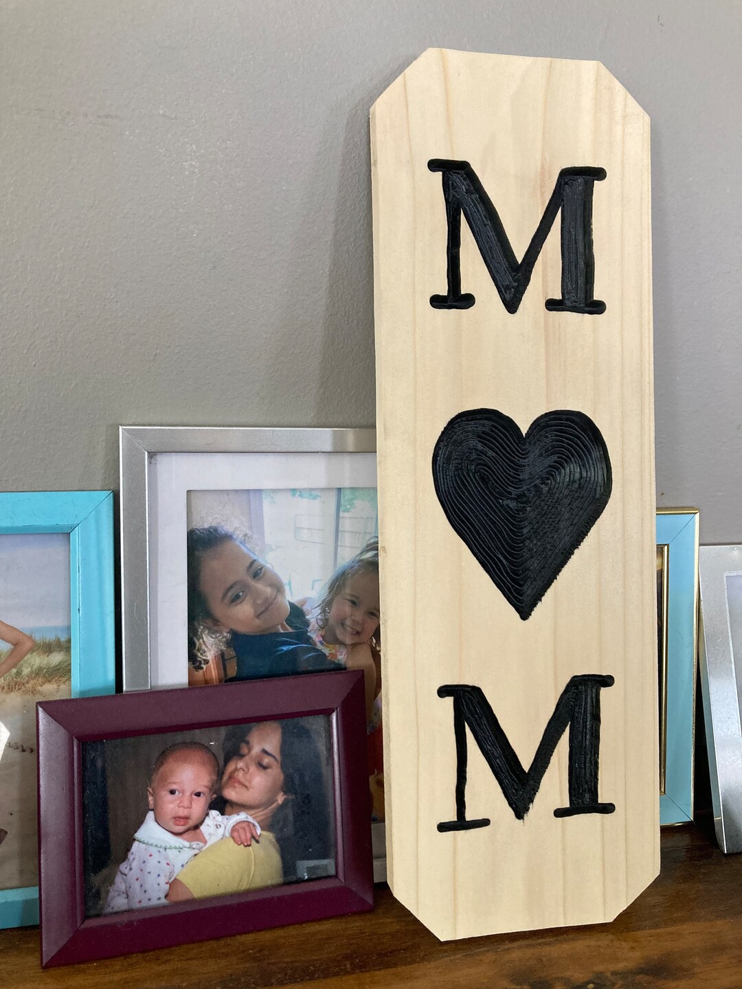 Handcrafted Cedar “MOM” Sign With Heart - Etsy