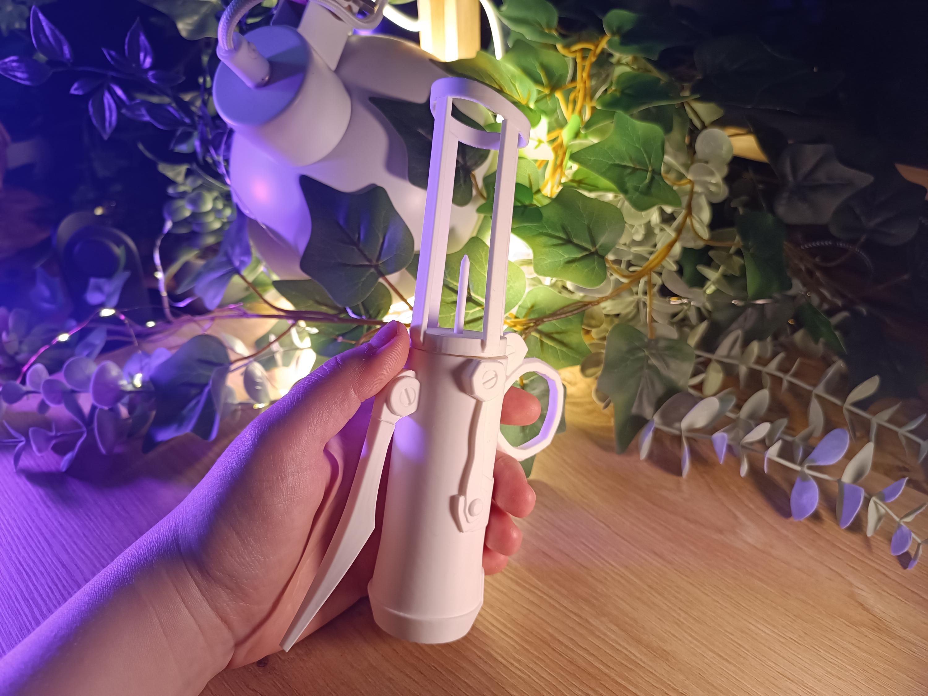Silco Eye Syringe Prop From Arcane – 3D Printed Cosplay Prop Hand ...