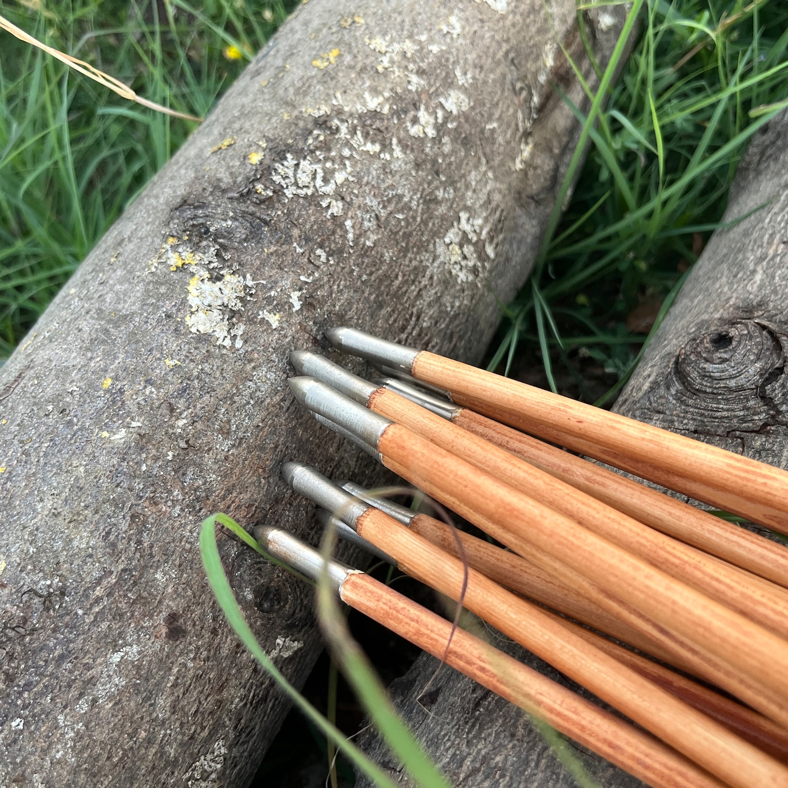 Traditional Wooden Target Arrow Castle Nock baturgez White & Black ...