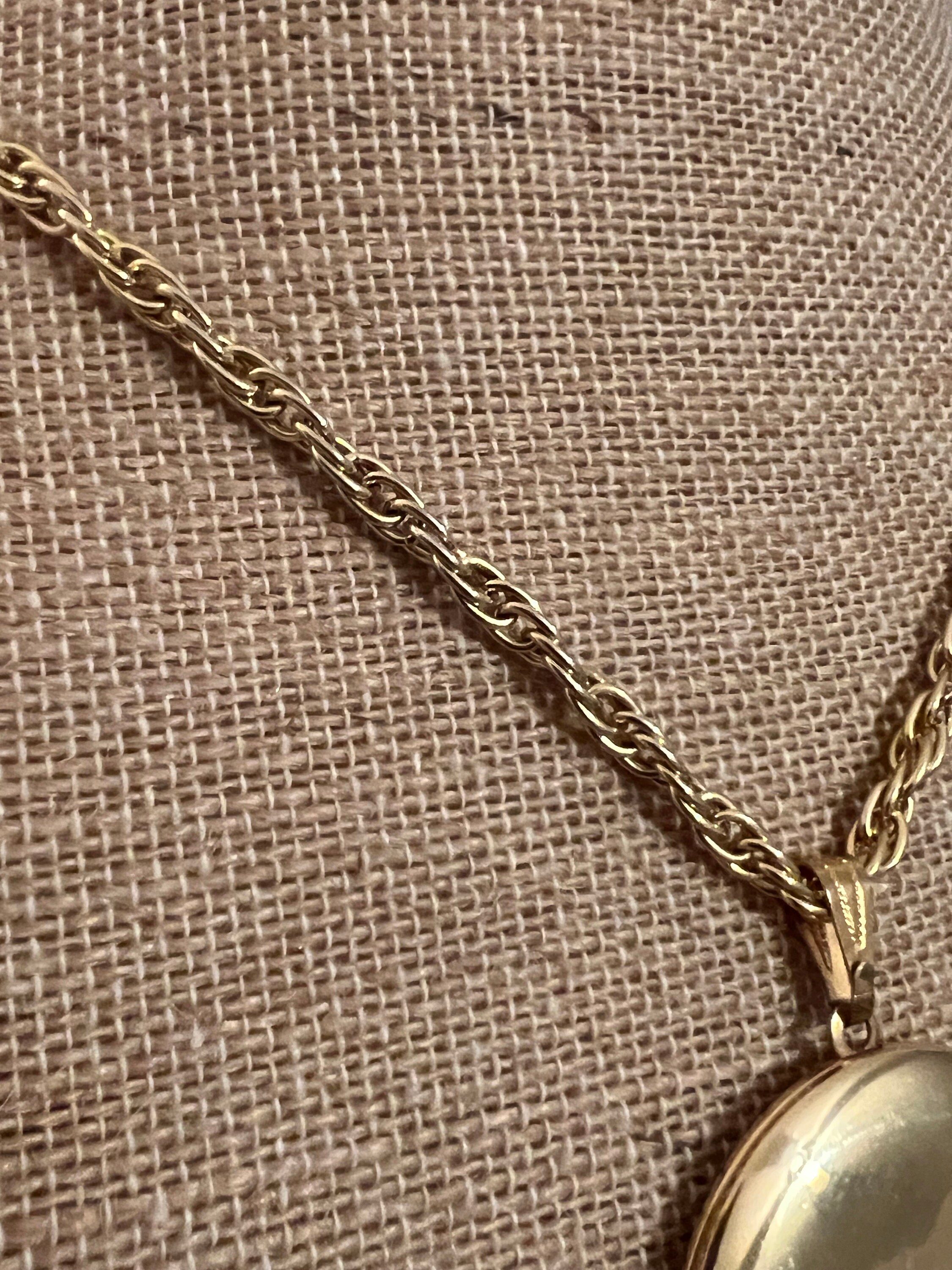 Vintage Estate Large Round Photo Locket Keepsake Necklace / Gold Tone ...