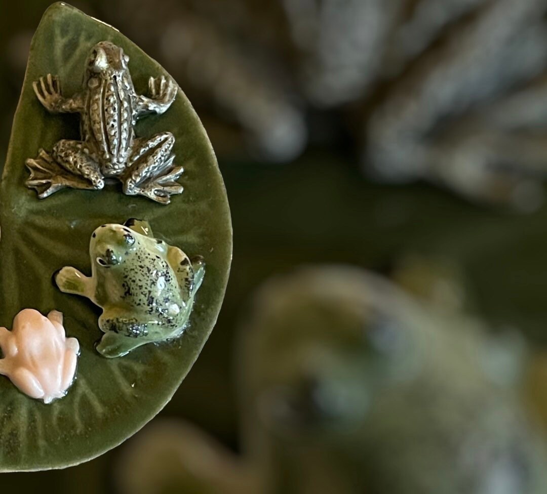 Vintage Ceramic Miniature Frogs on Lily Pad Leaf/incense - Etsy