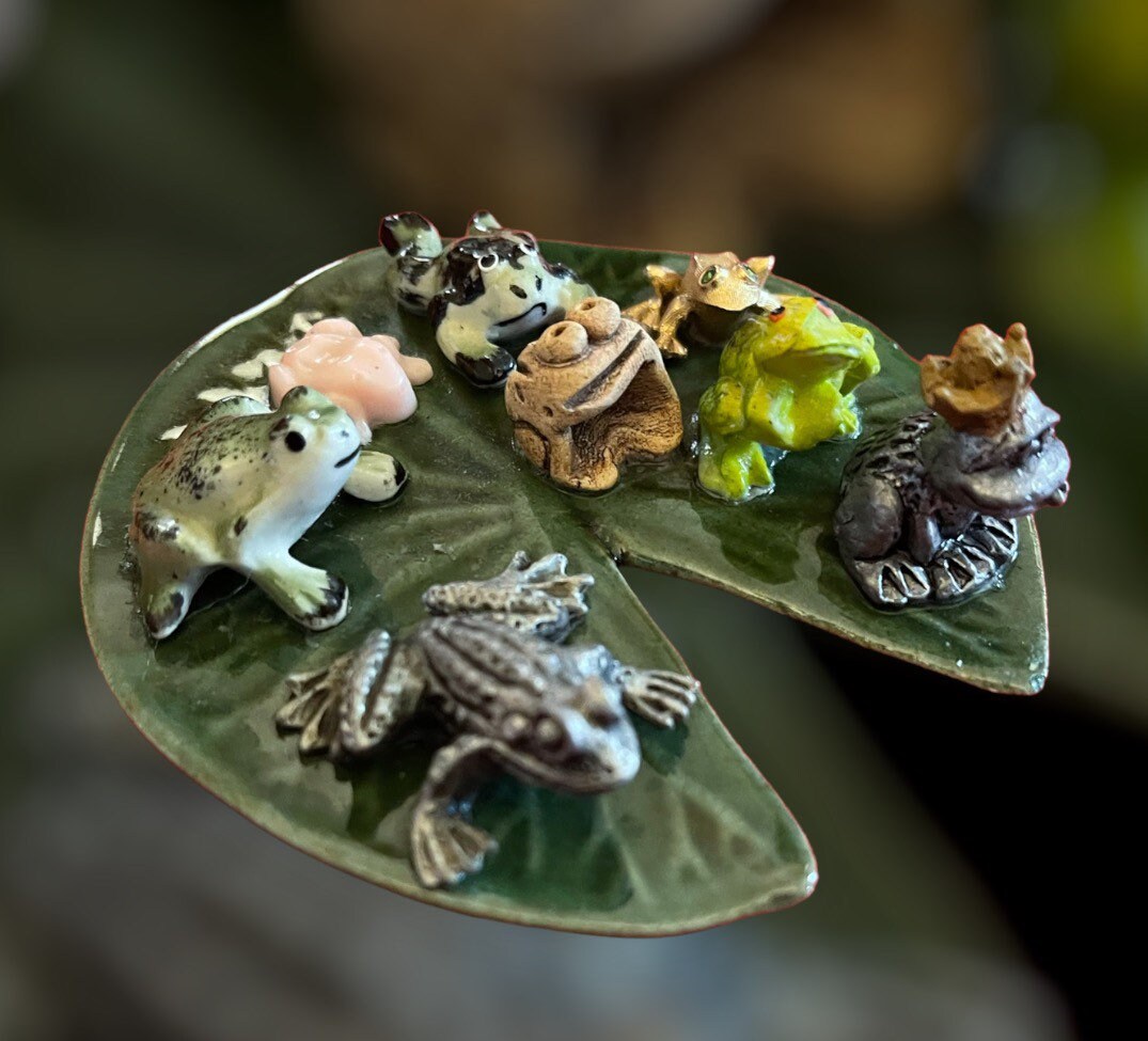 Vintage Ceramic Miniature Frogs on Lily Pad Leaf/incense - Etsy