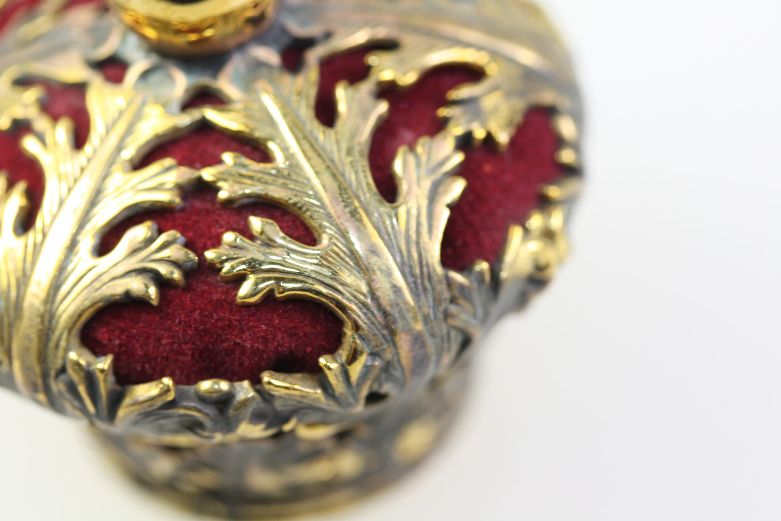 CROWN PIN CUSHION Red Velvet - Etsy