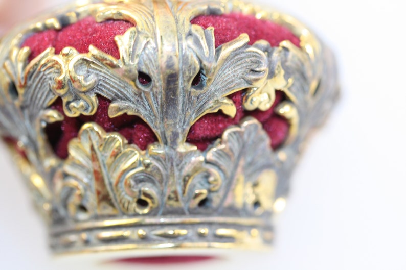 CROWN PIN CUSHION Red Velvet - Etsy