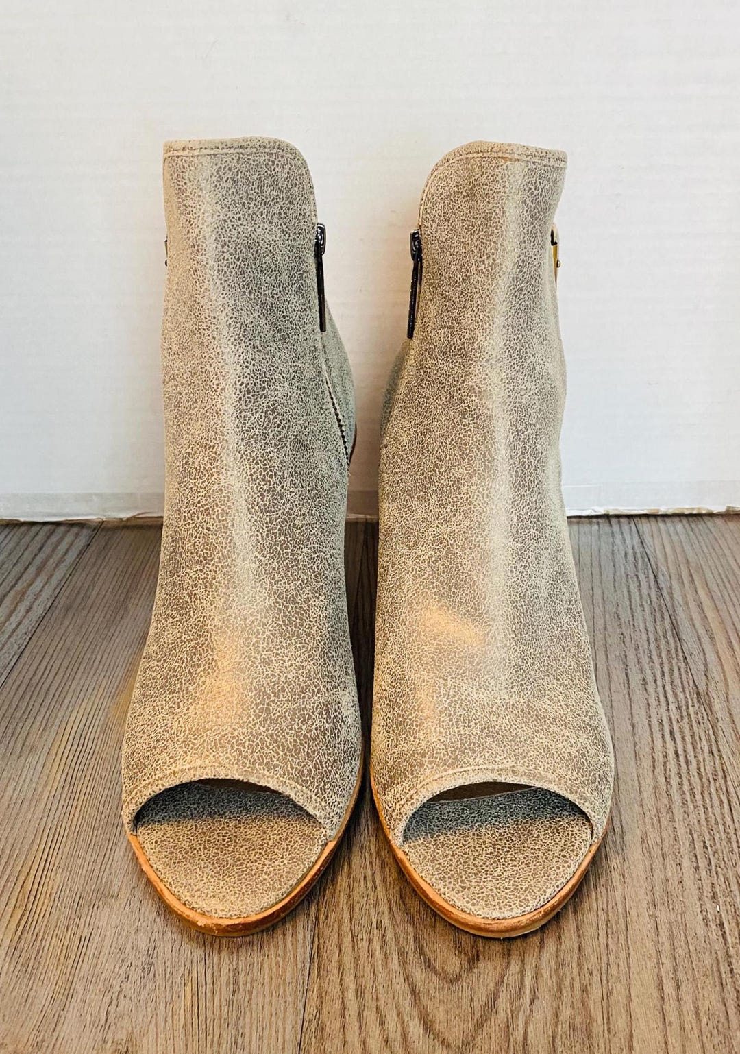 NWOB, Donald J Pliner, Italy, Kara, Womens Leather Zipper Ankle Boots ...