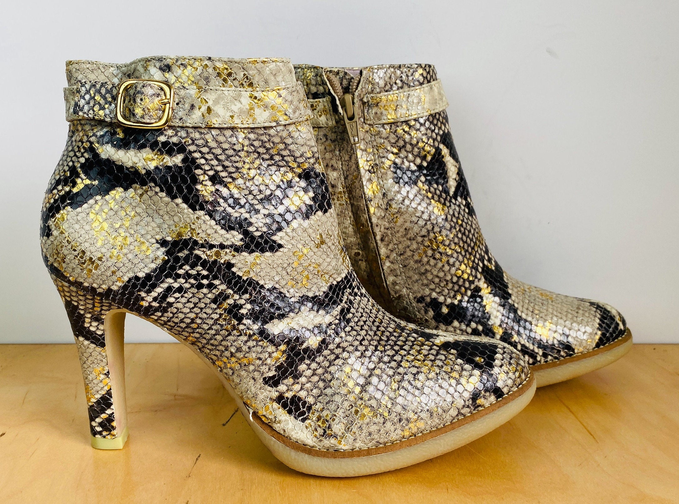 Paolo Corelli Womens Embossed Leather Ankle Boots, 8. - Etsy