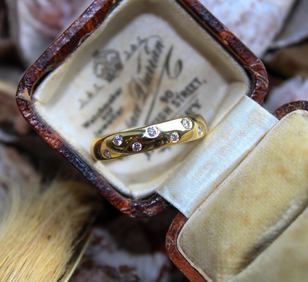 Diamond Scatter-band Ring in 18ct Gold - Etsy