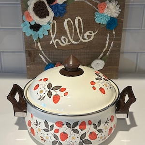 Sheffield Strawberries N Cream Stock Pan | Strawberry Kitchen Decor ...