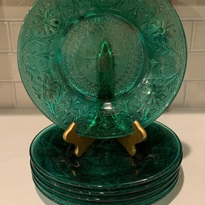 Emerald Green Sandwich Dinner Plates by Indiana Glass | Juniper Green ...