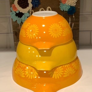 Sunflower Pyrex Cinderella Nesting Bowl Set | Sunny Yellow and Orange ...