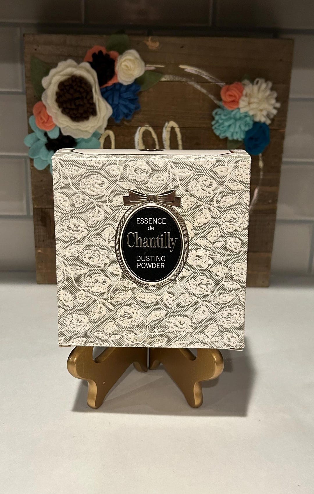 Vintage Chantilly Dusting Powder | Vanity Decor | Dusting Powder ...