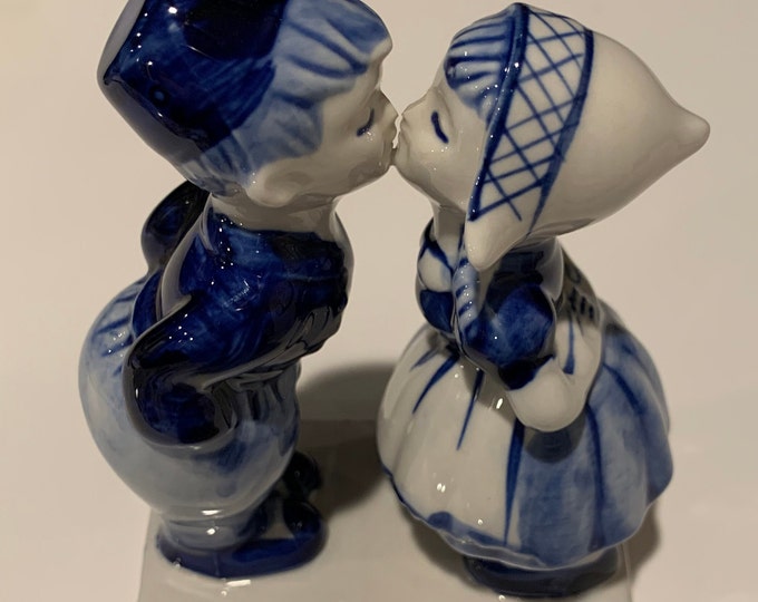 Delft Kissing Boy and Girl Figurines - Etsy
