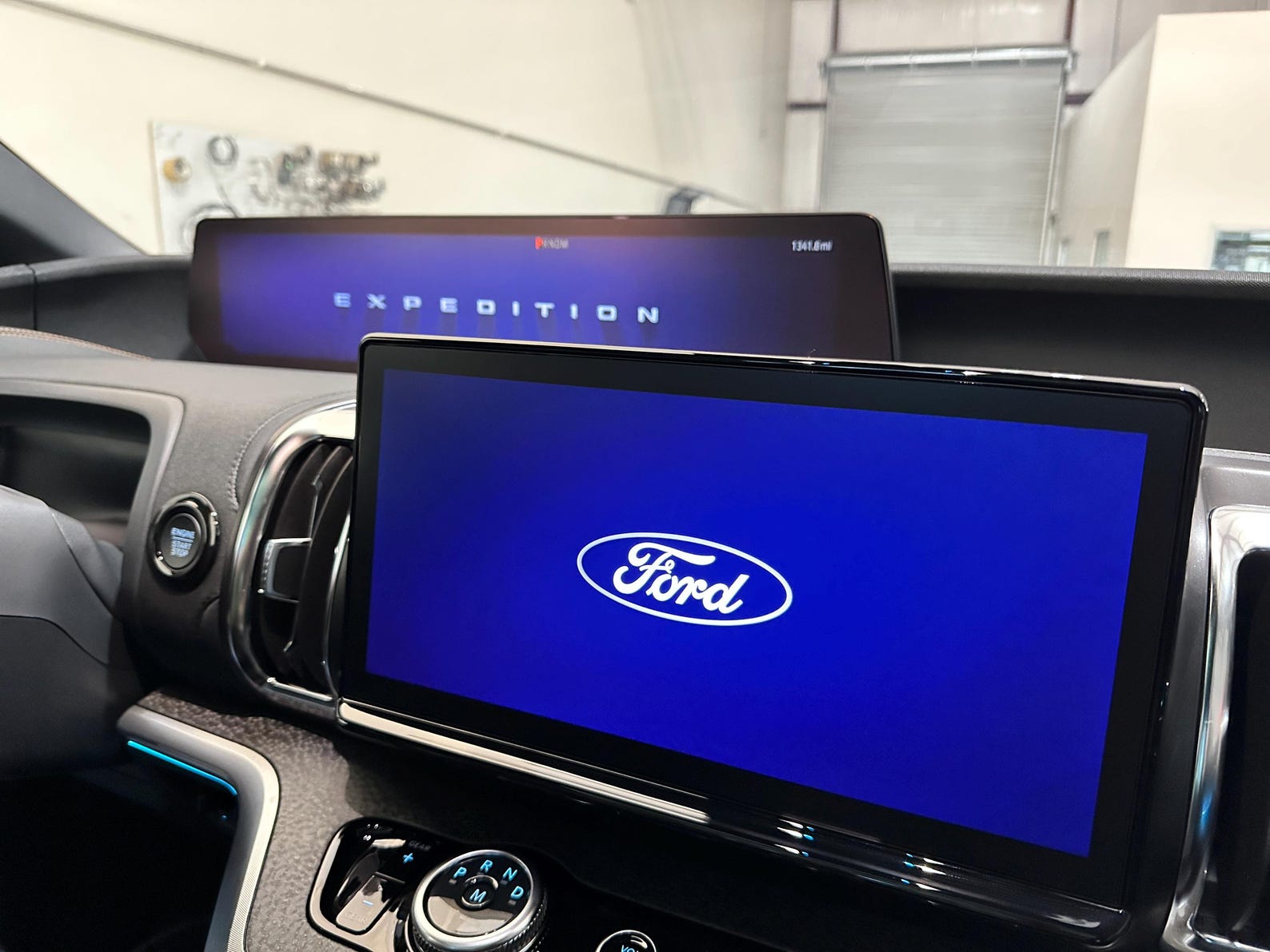 2025 Ford Expedition | 13.2" Main Infotainment & 24" Cluster | Matte ...
