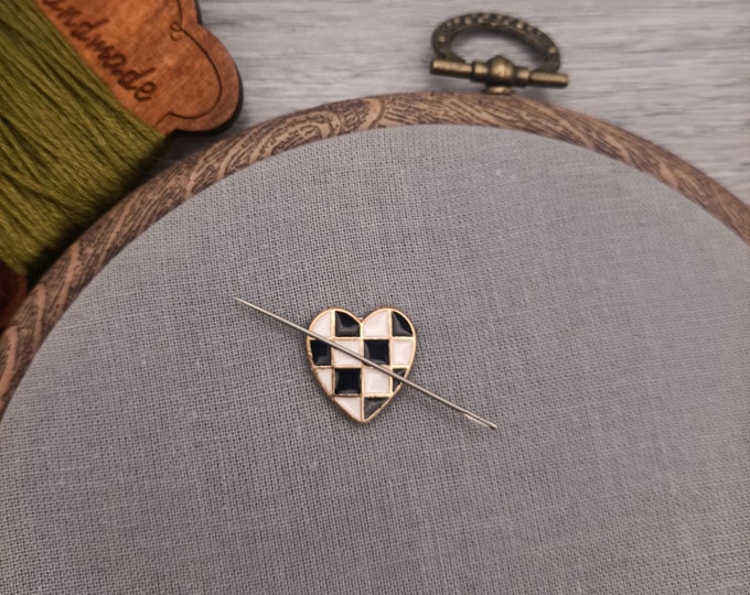 Chequered Heart Needle Minder, Needle Magnet for Embroidery and Cross ...