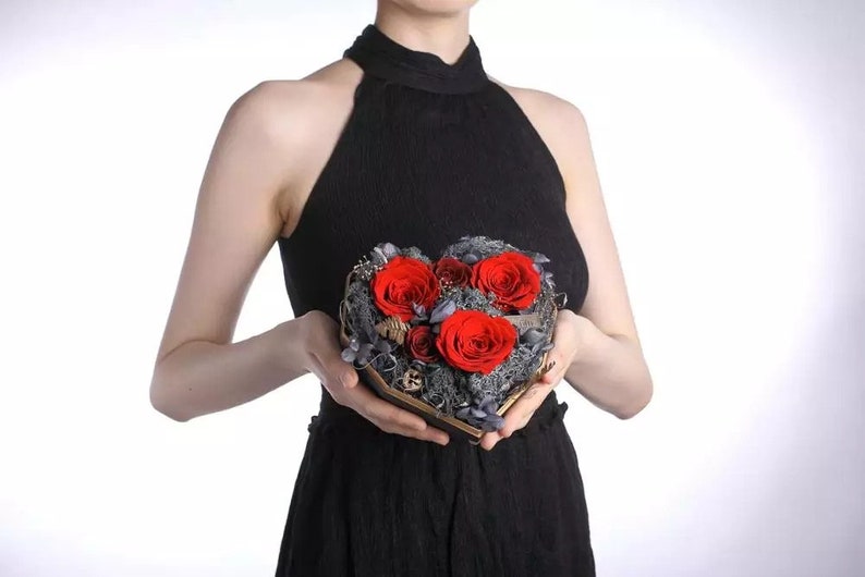 Heart-shaped Rose Flower Gift Box. Valentine Gift. Birthday Gift ...