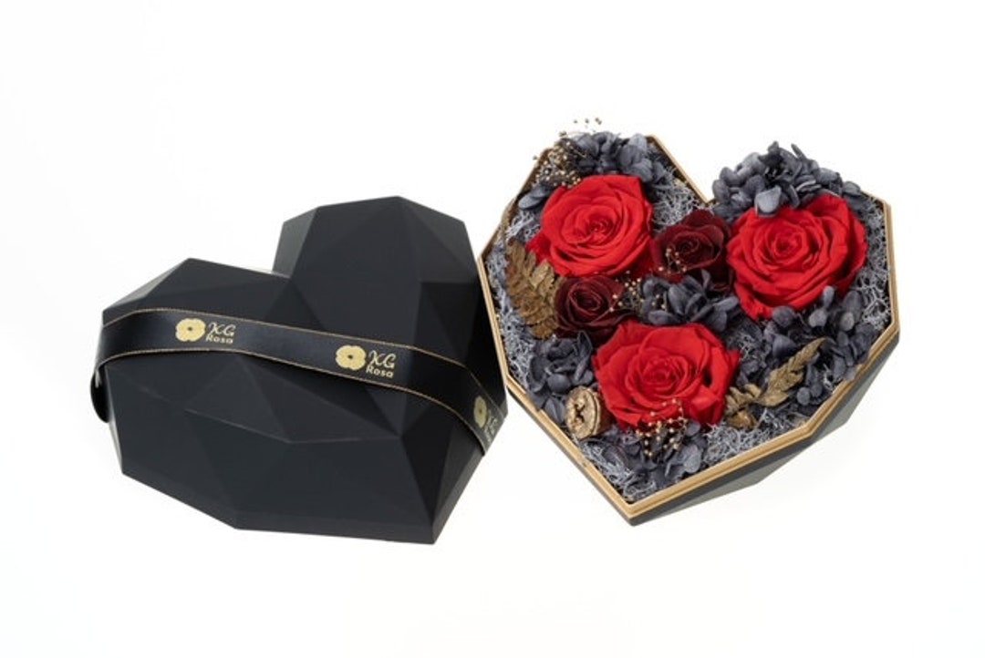 Heart-shaped Rose Flower Gift Box. Valentine Gift. Birthday Gift ...