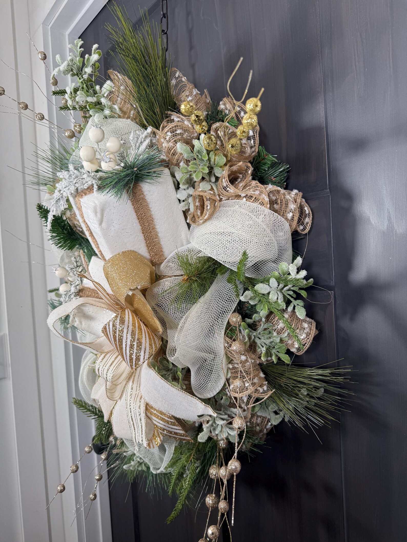 Elegant Christmas Gift Box Wreath, Winter Door Decor With Ribbon and ...