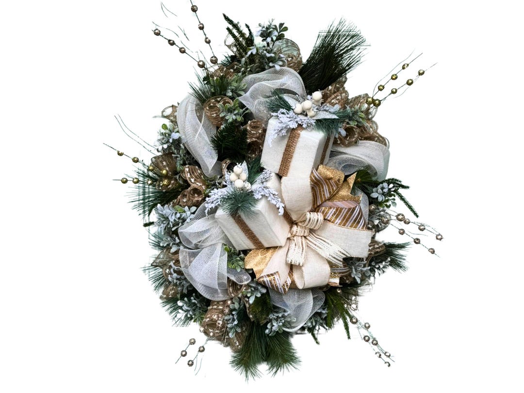Elegant Christmas Gift Box Wreath, Winter Door Decor With Ribbon and ...