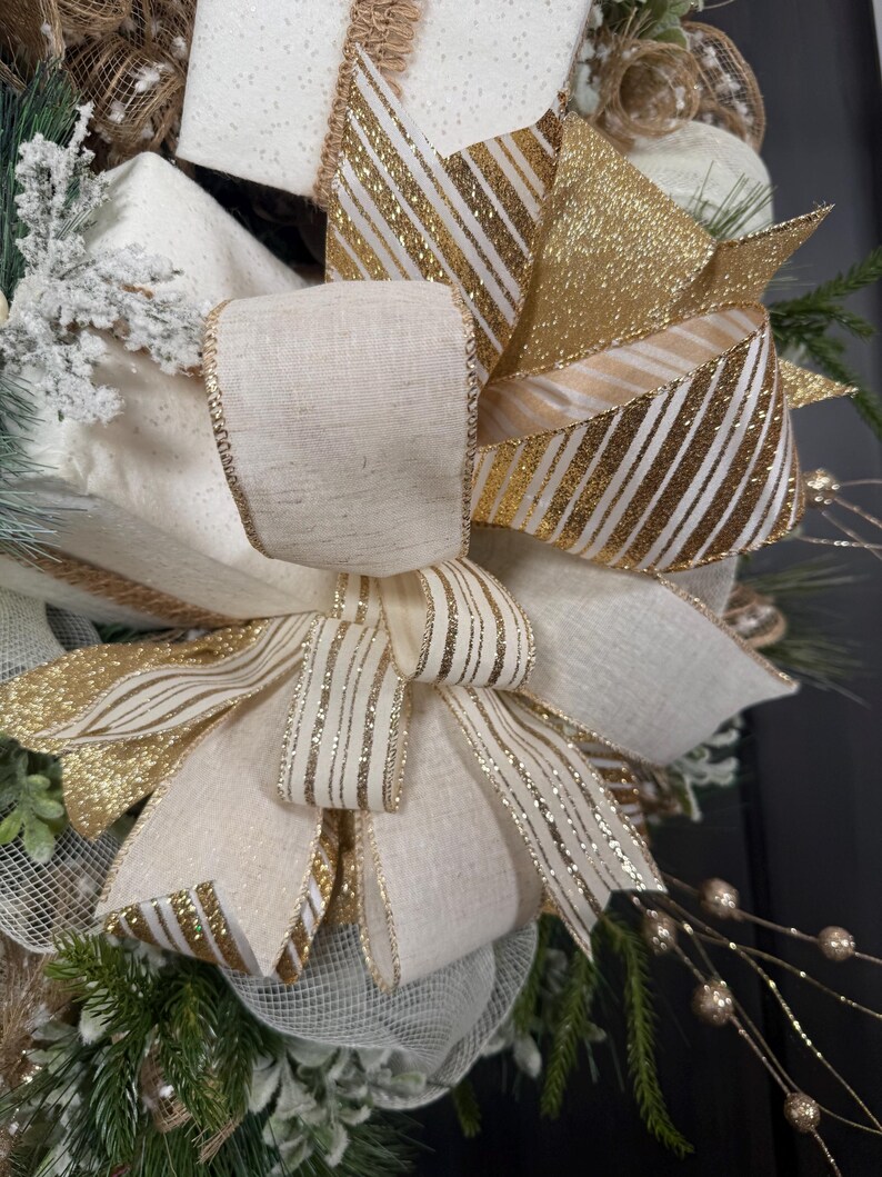 Elegant Christmas Gift Box Wreath, Winter Door Decor With Ribbon and ...