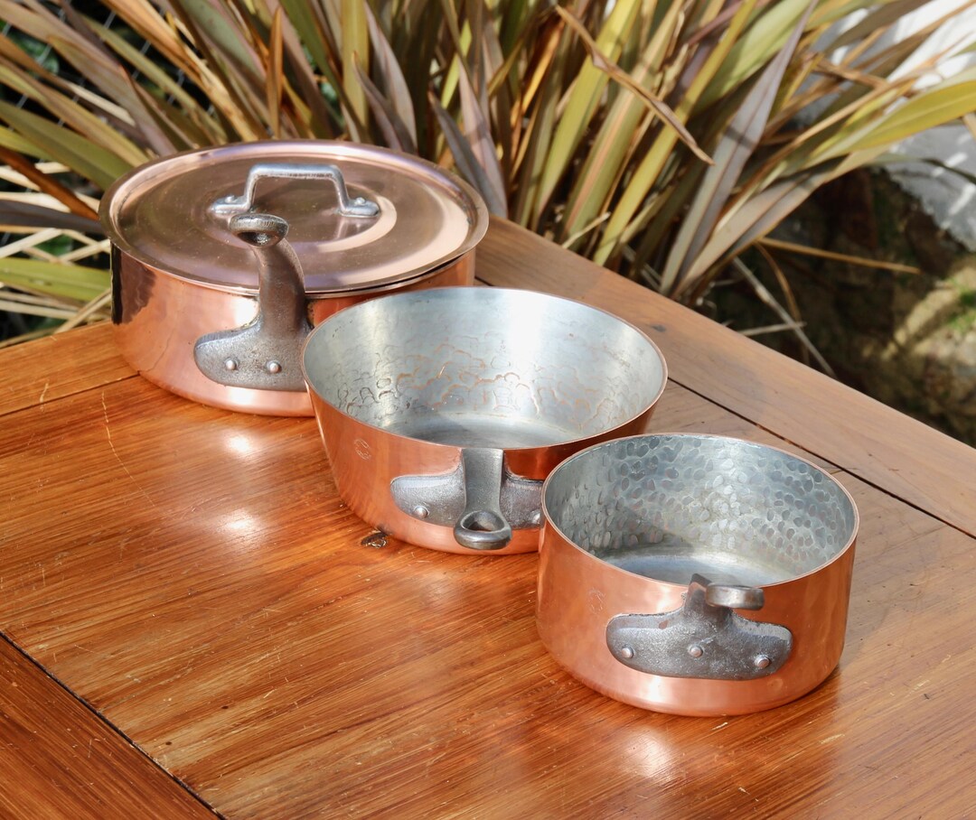 Set of Vintage French FABRICATION FRANCAISE 1.8mm Hammered Copper Pans ...