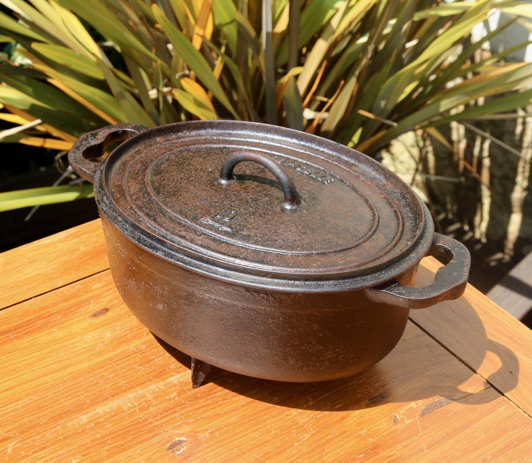 Antique French 3.9 Litre Heavy Cast Iron Size 10 Tripod Dutch Oven ...