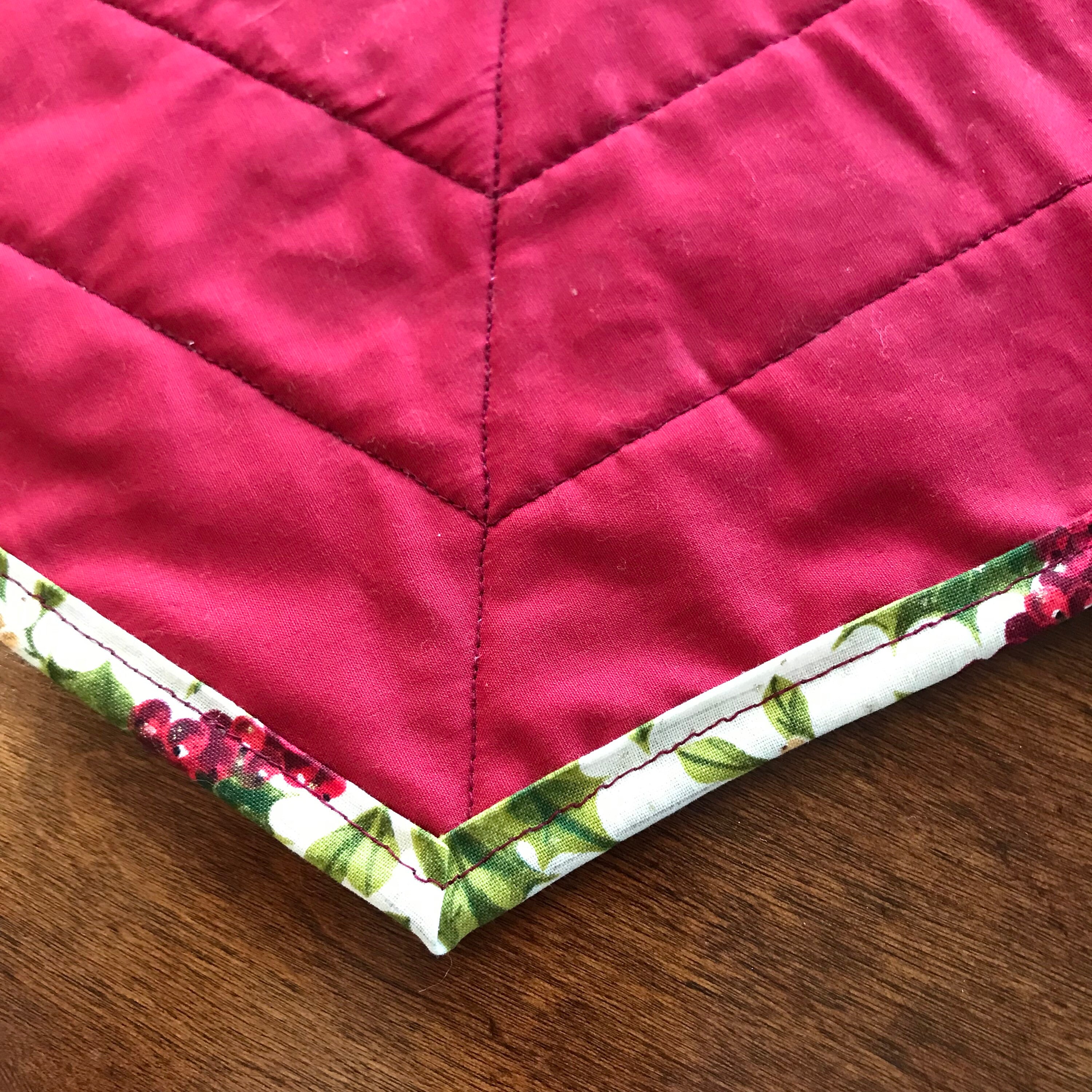 Christmas Holly & Leaves Table Topper - Etsy