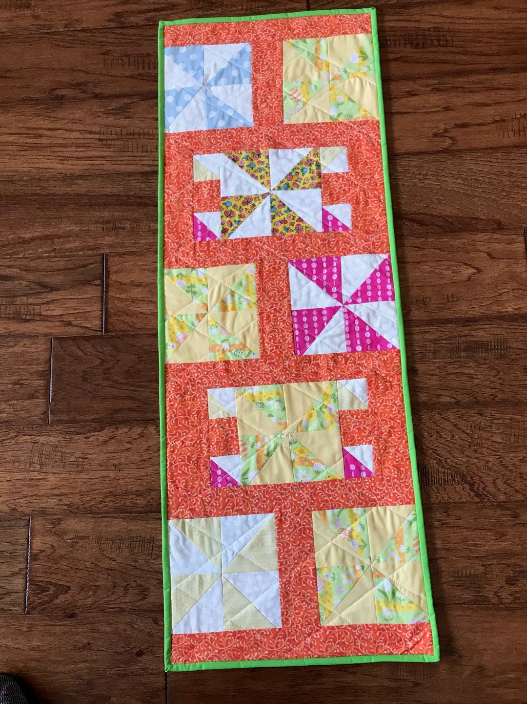 Spring Windmill Table Runner - Etsy.de