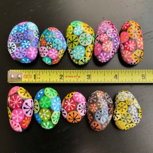 10 Small Colorful Starburst Hand-painted Stones Kindness - Etsy