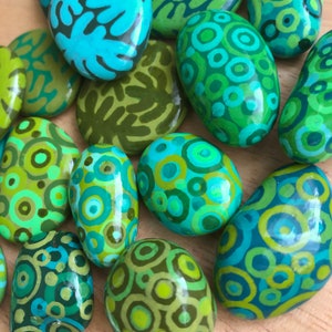 Sets of 10 Pretty Green Hand-painted Stones · Kindness Rocks - Etsy