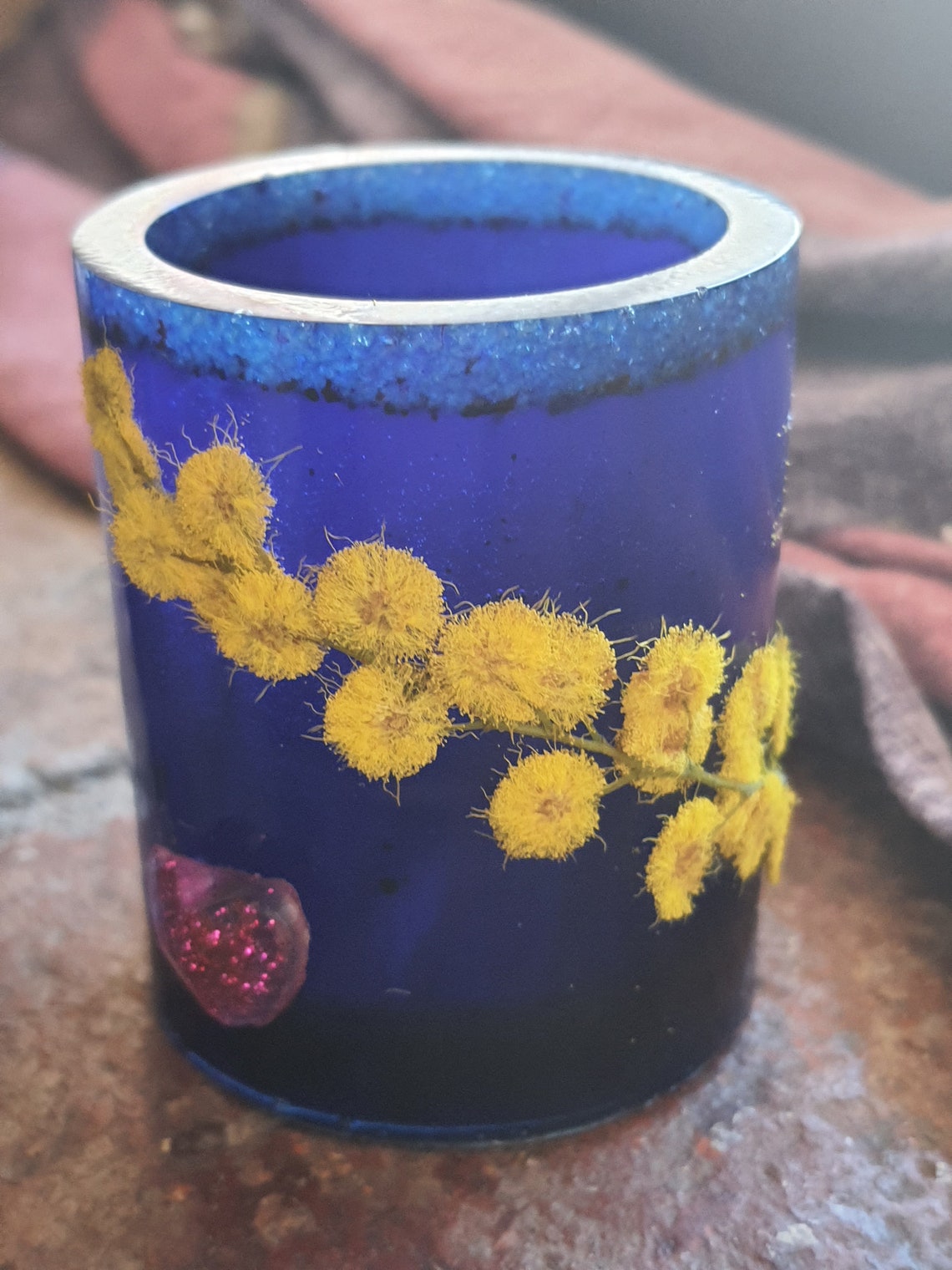 Epoxy Resin Vase With Dried Flowers and a Heart in Epoxy Resin - Etsy