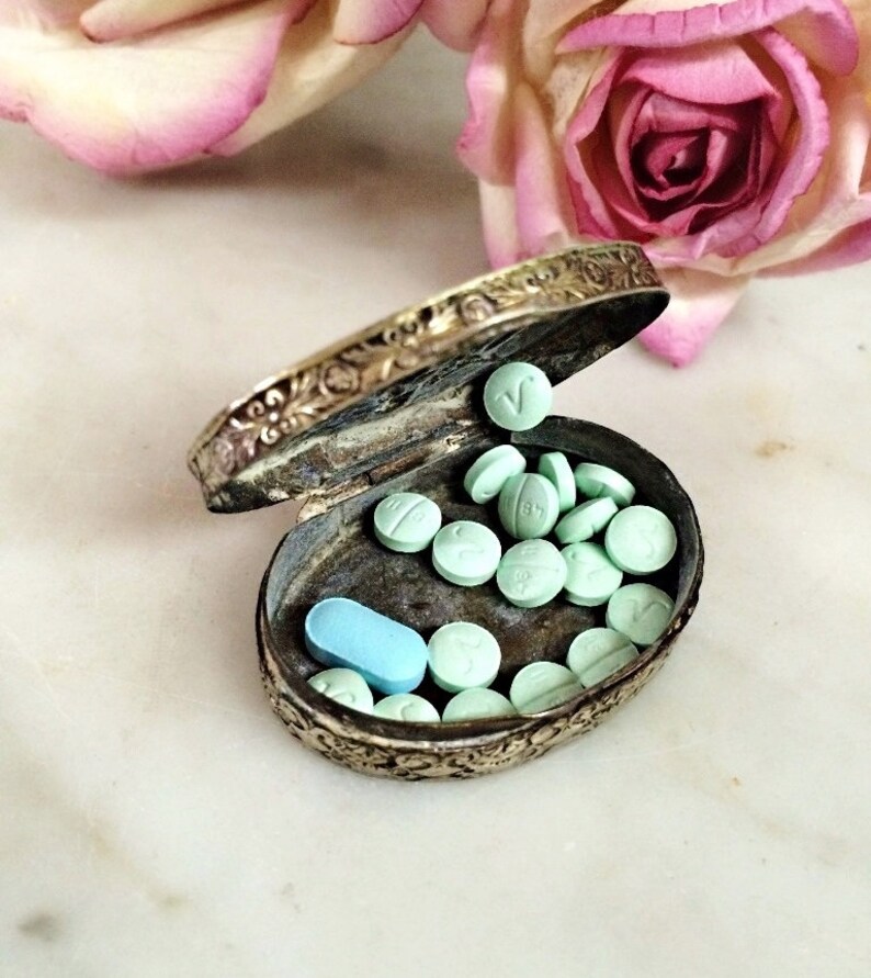 Antique METAL SNUFF BOX Oval Small Hinged Box Colonial - Etsy