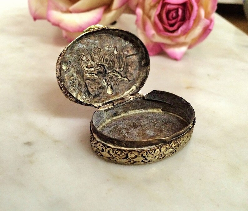 Antique METAL SNUFF BOX Oval Small Hinged Box Colonial - Etsy