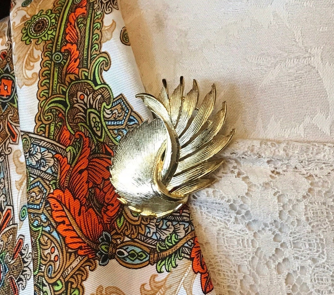 Gold Feather PIN, Vintage Costume Jewelry, Stylized Feather Brooch ...